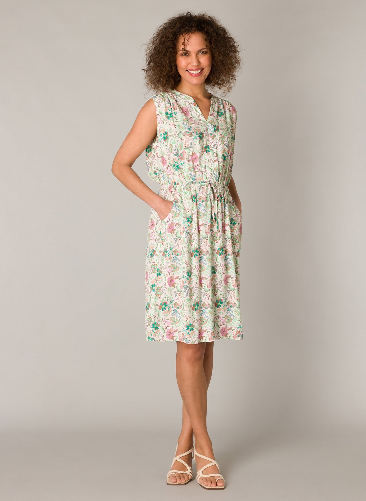 Yest - Iby Essential ermalaus kjóll – Belladonna.is