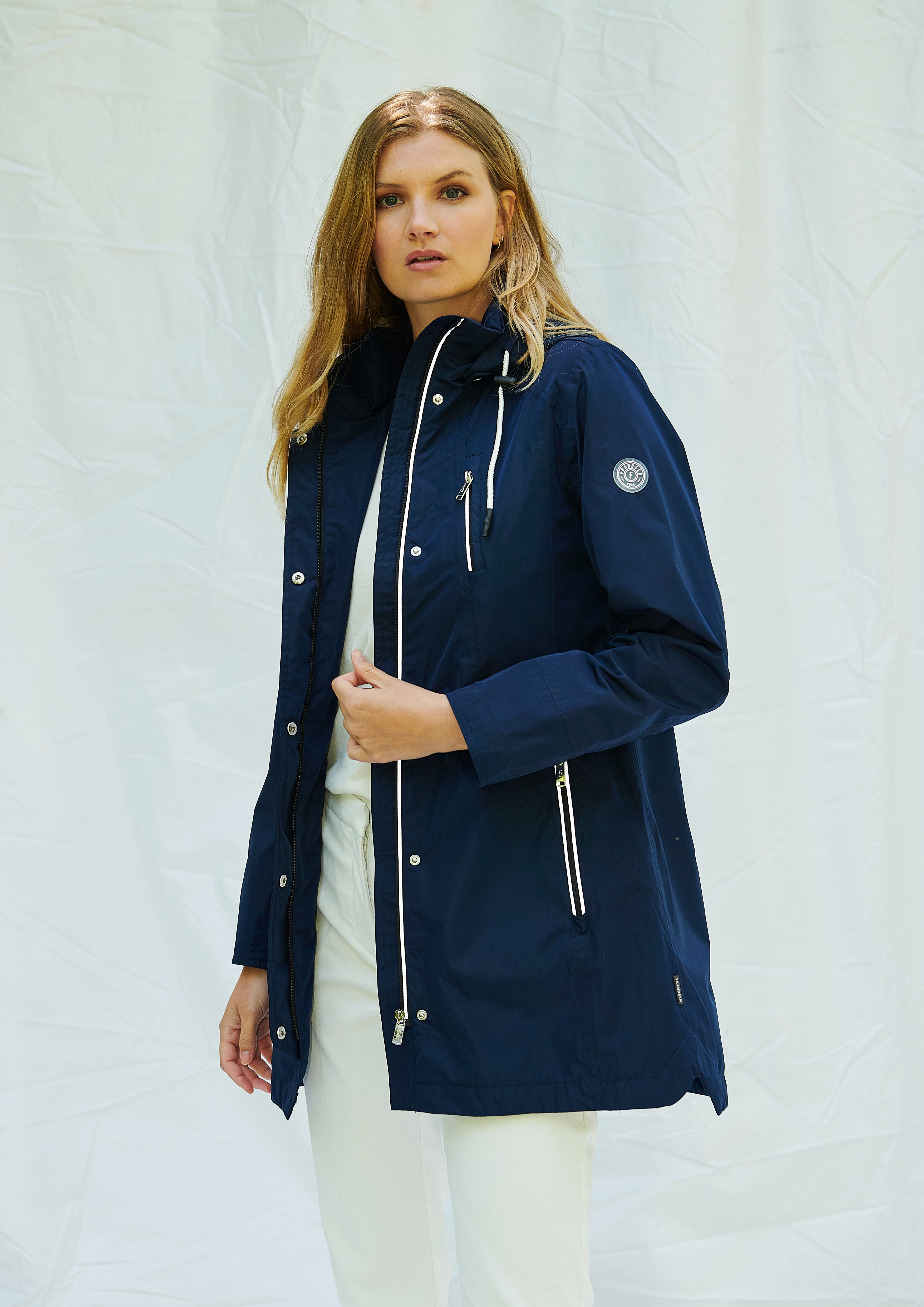 Frandsen Bertha - léttur regnjakki með lausri hettu – Belladonna.is